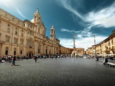 La storia dell'arte occidentale nelle piazze di Roma